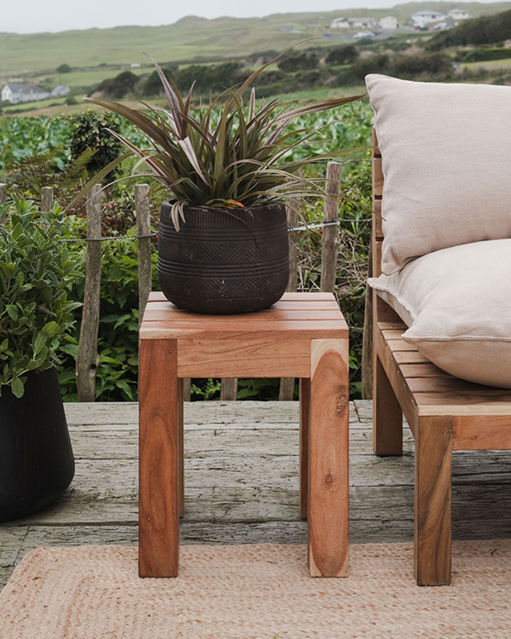 Anbarasi Acacia Side Table – Soto Gardens